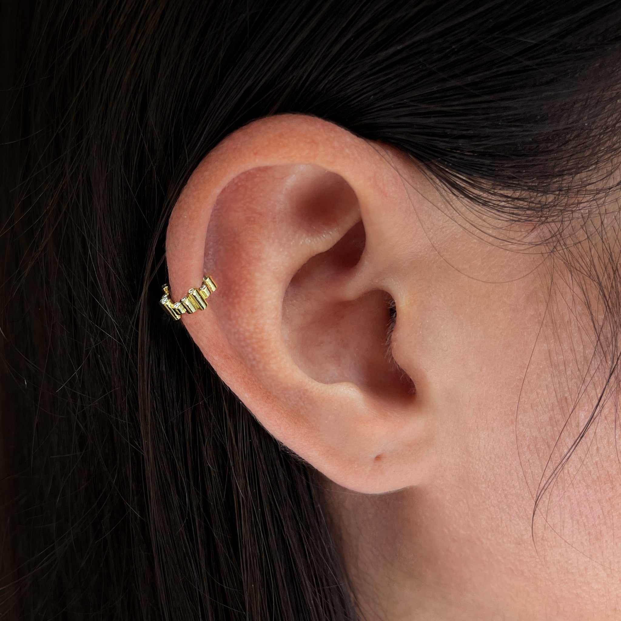 Cylindrical tubular piercing ring in 18k yellow gold with diamonds ...